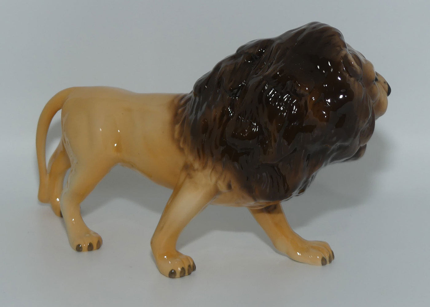 #2089 Beswick Lion | Facing Left | Original Label – Roundabout Antiques