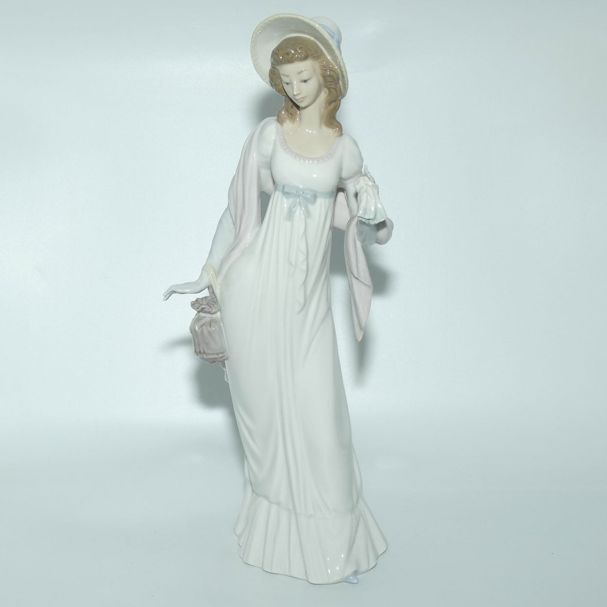 Lladro figure Dainty Lady | #4934 – Roundabout Antiques
