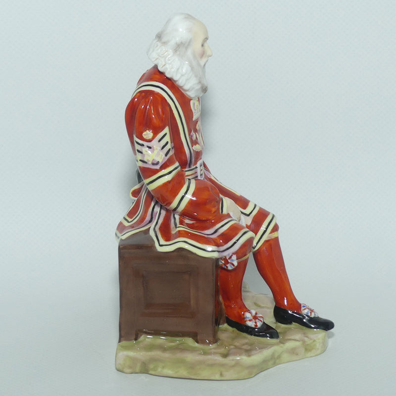 HN2122 Royal Doulton figure Yeoman of the Guard – Roundabout Antiques