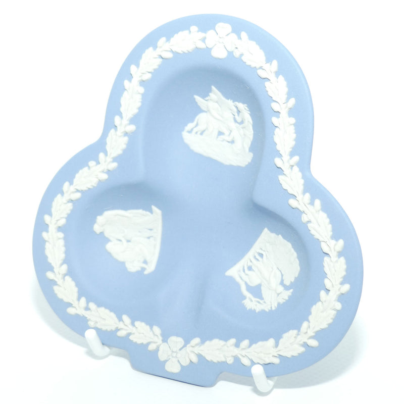 Wedgwood Jasper | White on Pale Blue | Clubs shape dish | #2 ...