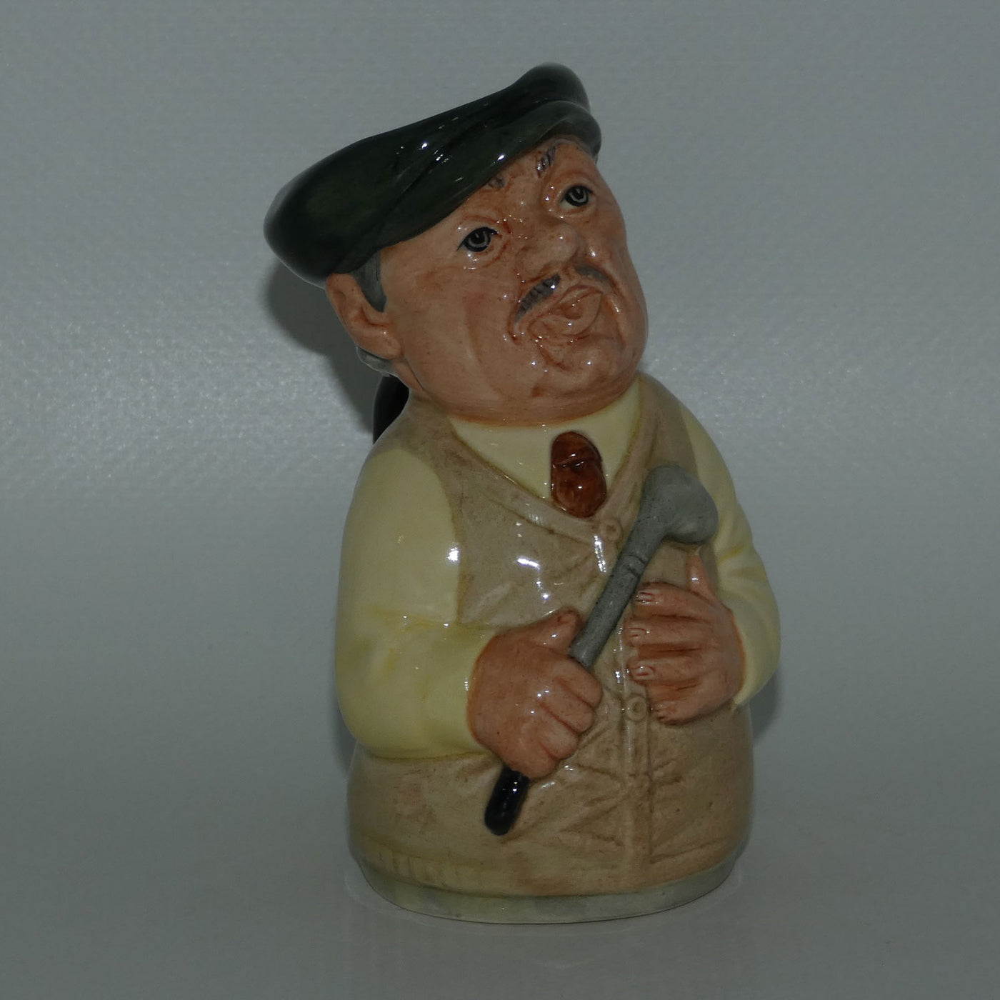 D6740 Royal Doulton Doultonville toby jug Major Green the Golfer ...
