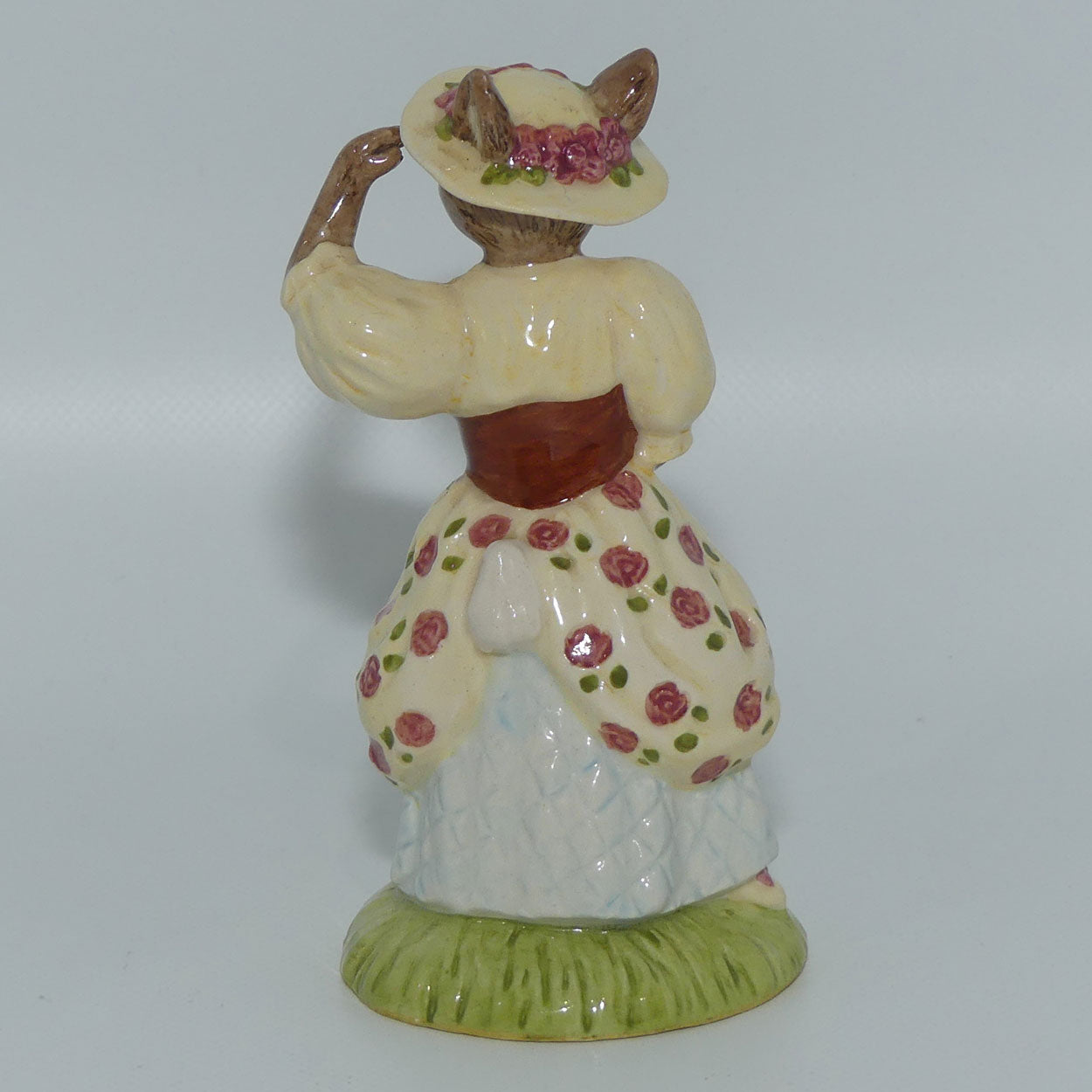 DB220 Royal Doulton Bunnykins Little Bo Peep | no box – Roundabout Antiques