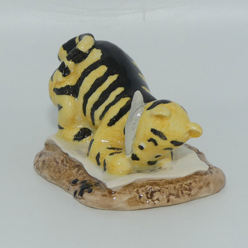 WP6 Royal Doulton Winnie the Pooh figure | Tigger signs the Rissolution ...