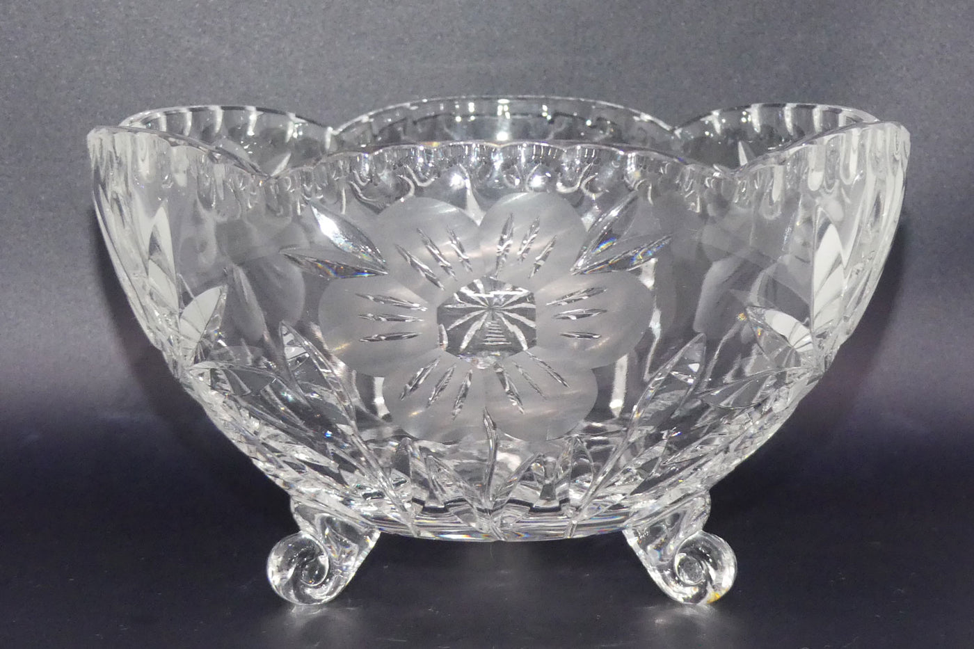 Vintage Crystal Floral pattern tri footed bowl | Wavy rim